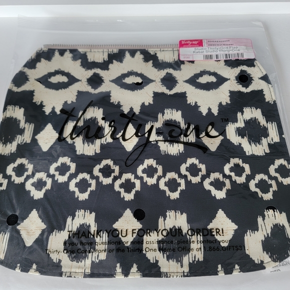 thirty-one | Bags | Studio Thirtyone Flap | Poshmark